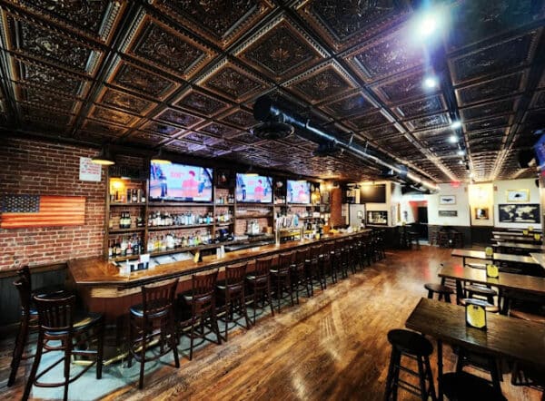 One To World Meet-Up: Trivia Tuesday at The Raven Pub